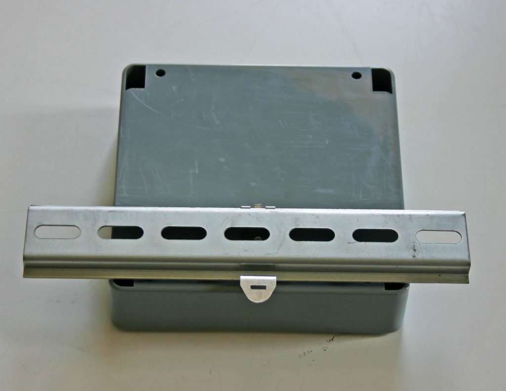 Cómo un gabinete de riel DIN simplifica la automatización - Bud Industries